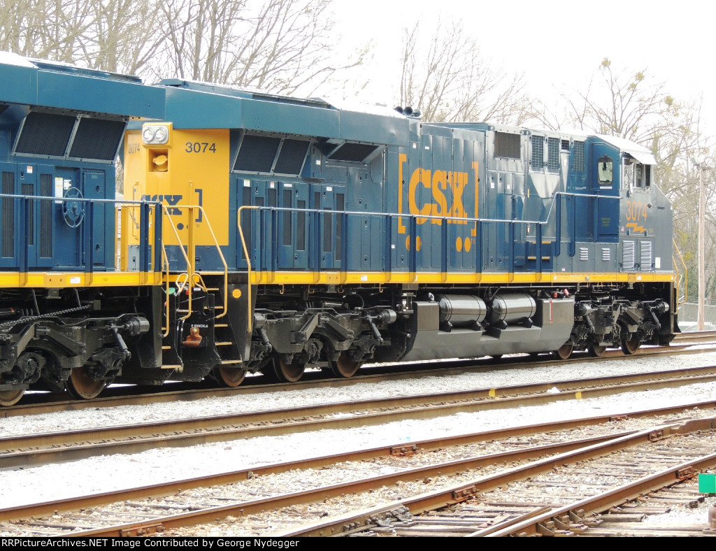 CSX 3074 ES44AH / NEW GEVO